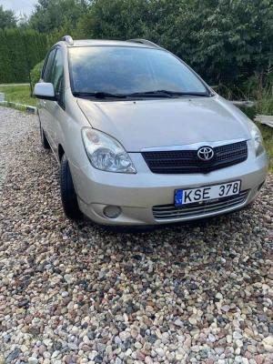 Brown Toyota Corolla Verso 2003 in Vilnius, with an engine capacity of 2.00 L and mileage of 305 thousand km for 850 €, photo  on AUTOMOTO.COM.LV