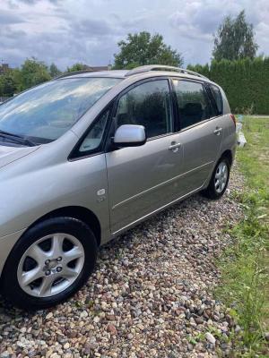 Brown Toyota Corolla Verso 2003 in Vilnius, with an engine capacity of 2.00 L and mileage of 305 thousand km for 850 €, photo 3 on AUTOMOTO.COM.LV