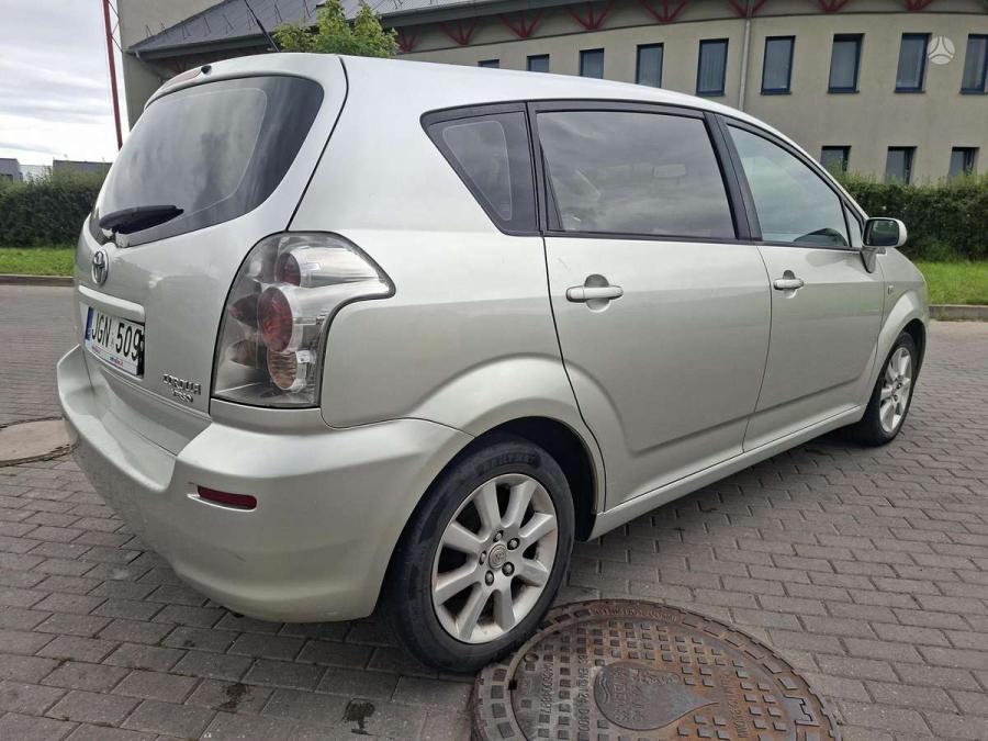 Brūns Toyota Corolla Verso 2004 Kauņa, ar dzinēja tilpumu 2.00 L un nobraukumu 370 tūkst. km par 1100 €, foto 3 vietnē AUTOMOTO.COM.LV