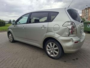 Brūns Toyota Corolla Verso 2004 Kauņa, ar dzinēja tilpumu 2.00 L un nobraukumu 370 tūkst. km par 1100 €, foto 4 vietnē AUTOMOTO.COM.LV