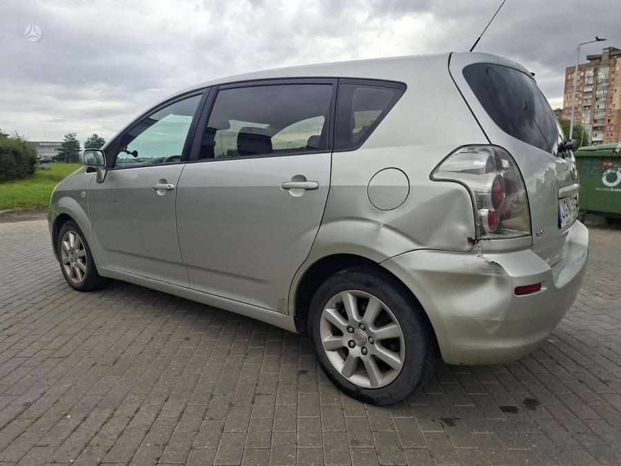 Brūns Toyota Corolla Verso 2004 Kauņa, ar dzinēja tilpumu 2.00 L un nobraukumu 370 tūkst. km par 1100 €, foto 4 vietnē AUTOMOTO.COM.LV