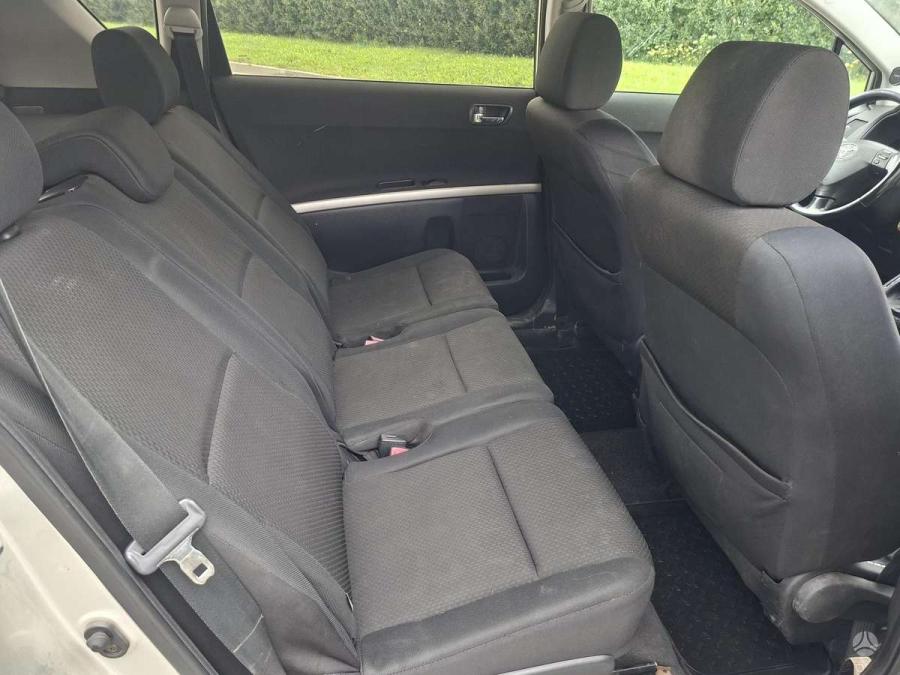 Brūns Toyota Corolla Verso 2004 Kauņa, ar dzinēja tilpumu 2.00 L un nobraukumu 370 tūkst. km par 1100 €, foto 9 vietnē AUTOMOTO.COM.LV