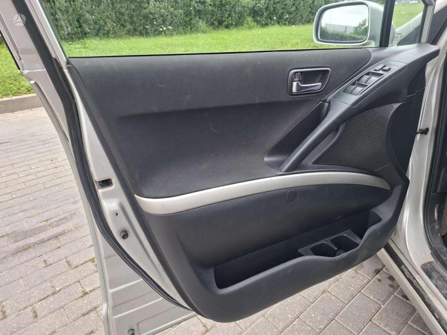 Brūns Toyota Corolla Verso 2004 Kauņa, ar dzinēja tilpumu 2.00 L un nobraukumu 370 tūkst. km par 1100 €, foto 11 vietnē AUTOMOTO.COM.LV