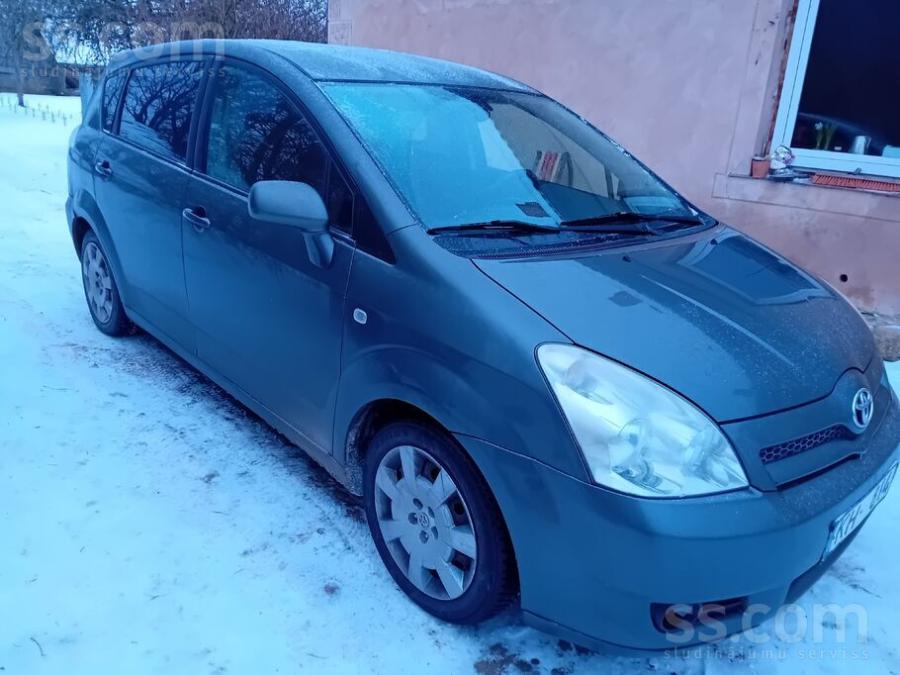 Brūns Toyota Corolla Verso 2005 Valmiera, ar dzinēja tilpumu 2.20 L un nobraukumu 325 tūkst. km par 1350 €, foto 1 vietnē AUTOMOTO.COM.LV