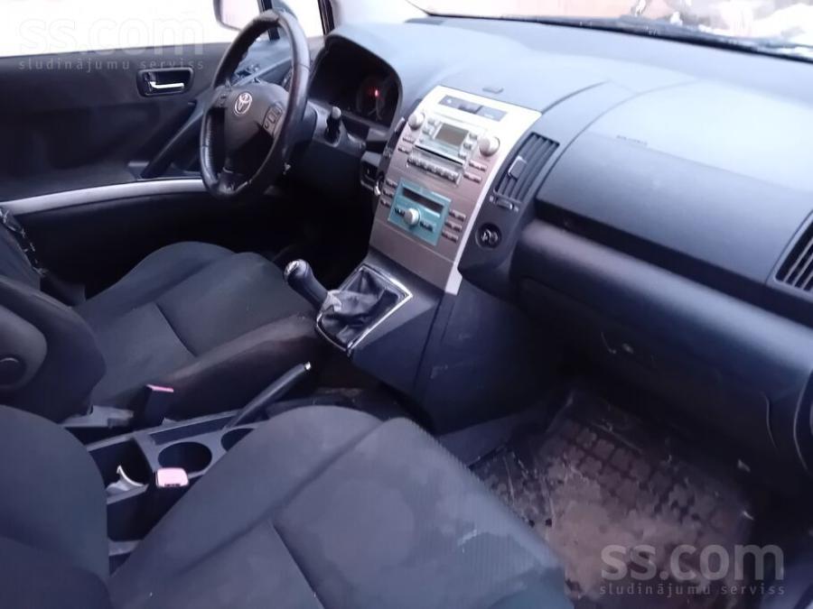 Brūns Toyota Corolla Verso 2005 Valmiera, ar dzinēja tilpumu 2.20 L un nobraukumu 325 tūkst. km par 1350 €, foto 2 vietnē AUTOMOTO.COM.LV