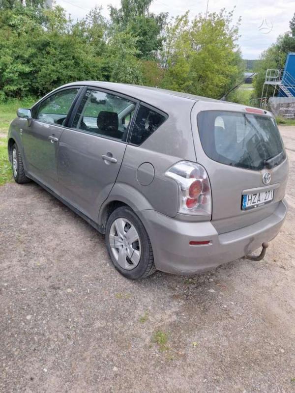 Brūns Toyota Corolla Verso 2005 Viļņa, ar dzinēja tilpumu 2.00 L un nobraukumu 349 tūkst. km par 1100 €, foto 2 vietnē AUTOMOTO.COM.LV