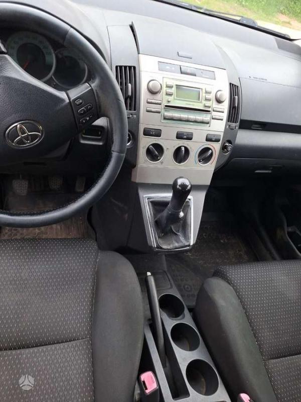 Brūns Toyota Corolla Verso 2005 Viļņa, ar dzinēja tilpumu 2.00 L un nobraukumu 349 tūkst. km par 1100 €, foto 7 vietnē AUTOMOTO.COM.LV