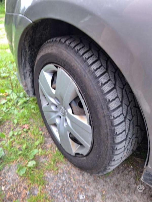 Brūns Toyota Corolla Verso 2005 Viļņa, ar dzinēja tilpumu 2.00 L un nobraukumu 349 tūkst. km par 1100 €, foto 9 vietnē AUTOMOTO.COM.LV
