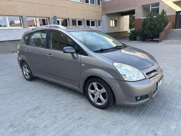 Brown Toyota Corolla Verso 2006 in Siauliai, with an engine capacity of 2.23 L and mileage of 341 thousand km for 1250 €, photo 3 on AUTOMOTO.COM.LV
