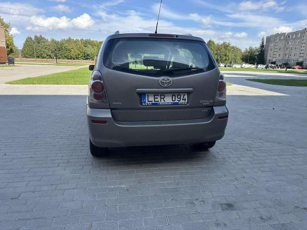 Brown Toyota Corolla Verso 2006 in Siauliai, with an engine capacity of 2.23 L and mileage of 341 thousand km for 1250 €, photo 9 on AUTOMOTO.COM.LV