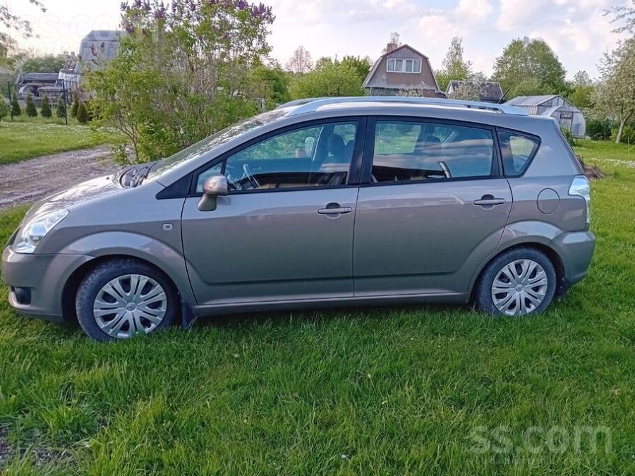 Brown Toyota Corolla Verso 2007 in Jelgava, with an engine capacity of 2.20 L and mileage of 289 thousand km for 2500 €, photo 1 on AUTOMOTO.COM.LV