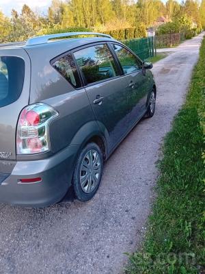 Brown Toyota Corolla Verso 2007 in Jelgava, with an engine capacity of 2.20 L and mileage of 289 thousand km for 2500 €, photo 6 on AUTOMOTO.COM.LV