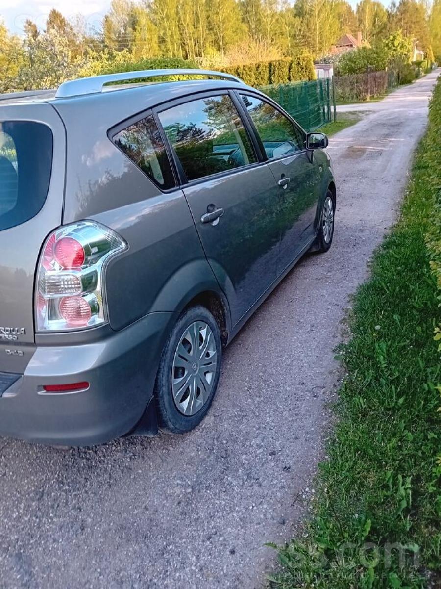 Brown Toyota Corolla Verso 2007 in Jelgava, with an engine capacity of 2.20 L and mileage of 289 thousand km for 2500 €, photo 6 on AUTOMOTO.COM.LV