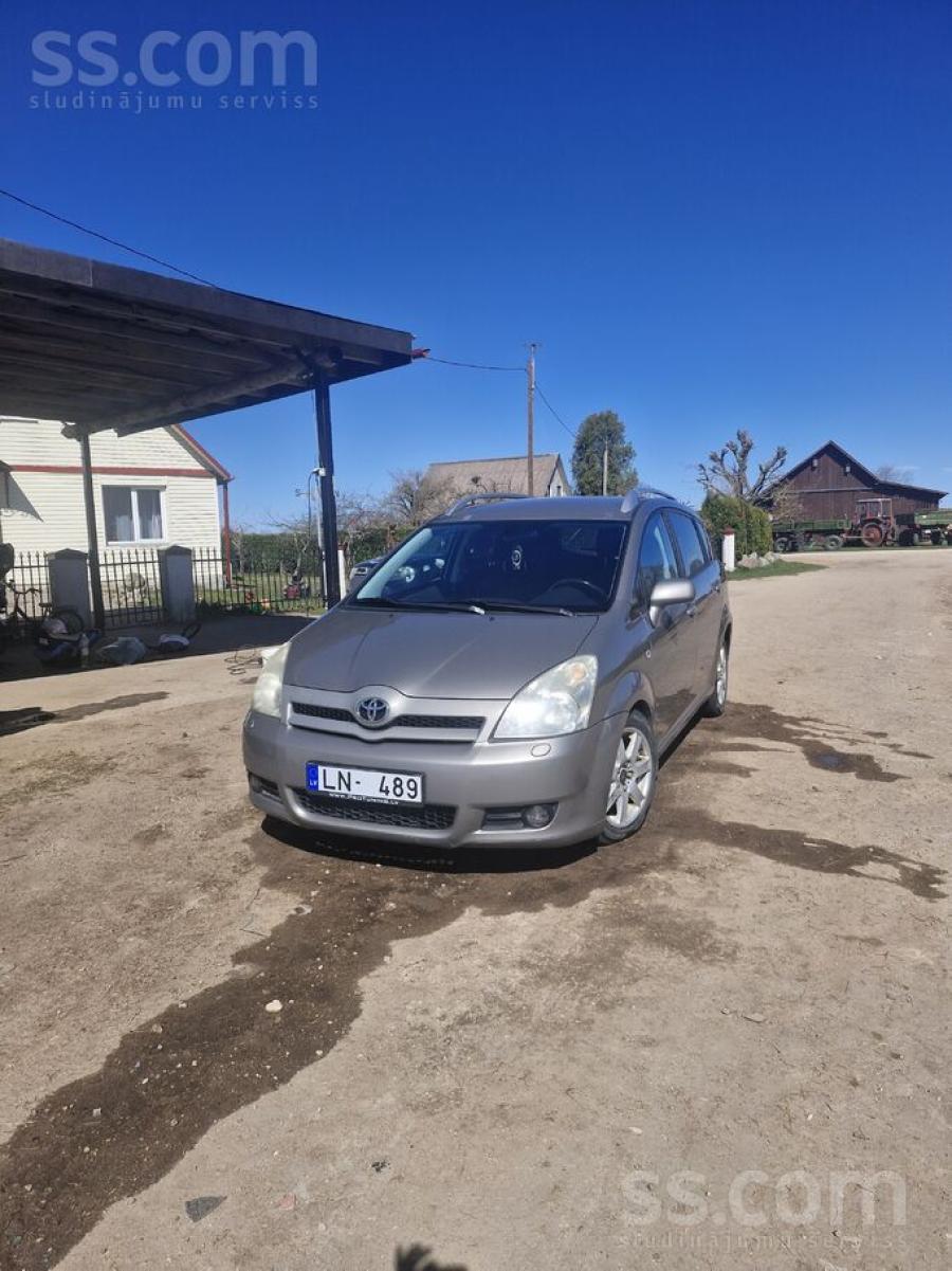 Brown Toyota Corolla Verso 2007 in Balvi, with an engine capacity of 2.20 L and mileage of 333 thousand km for 2000 €, photo 7 on AUTOMOTO.COM.LV