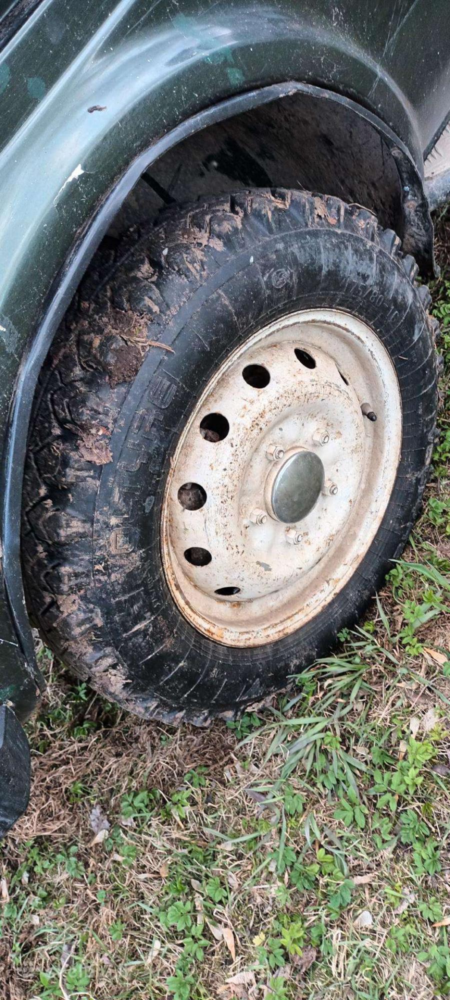 Zaļš Toyota Corolla Verso 1990 Viļņa, ar dzinēja tilpumu 1.60 L un nobraukumu 260 tūkst. km par 400 €, foto 7 vietnē AUTOMOTO.COM.LV