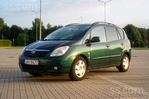 Green Toyota Corolla Verso 2003 in Riga, with an engine capacity of 1.60 L and mileage of 301 thousand km for 1000 €, photo  on AUTOMOTO.COM.LV