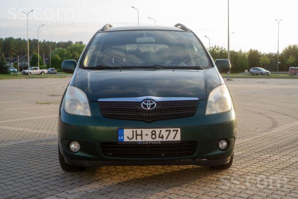 Zaļš Toyota Corolla Verso 2003 Rīga, ar dzinēja tilpumu 1.60 L un nobraukumu 301 tūkst. km par 1000 €, foto 3 vietnē AUTOMOTO.COM.LV