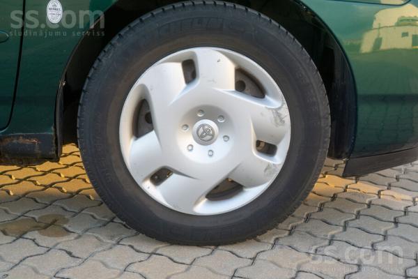 Zaļš Toyota Corolla Verso 2003 Rīga, ar dzinēja tilpumu 1.60 L un nobraukumu 301 tūkst. km par 1000 €, foto 9 vietnē AUTOMOTO.COM.LV