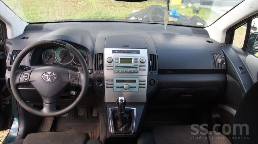 Zaļš Toyota Corolla Verso 2005 Rīga, ar dzinēja tilpumu 2.00 L un nobraukumu 420 tūkst. km par 1550 €, foto 4 vietnē AUTOMOTO.COM.LV