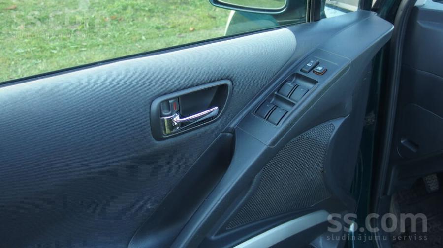 Zaļš Toyota Corolla Verso 2005 Rīga, ar dzinēja tilpumu 2.00 L un nobraukumu 420 tūkst. km par 1550 €, foto 5 vietnē AUTOMOTO.COM.LV