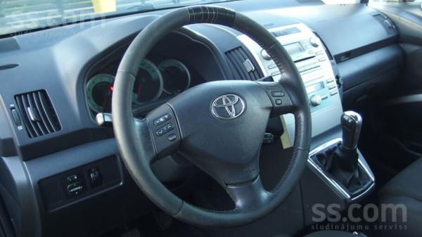 Green Toyota Corolla Verso 2005 in Riga, with an engine capacity of 2.00 L and mileage of 420 thousand km for 1550 €, photo 11 on AUTOMOTO.COM.LV