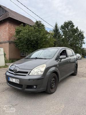 Grey Toyota Corolla Verso 2005 in Vilnius, with an engine capacity of 2.00 L and mileage of 290 thousand km for 1099 €, photo  on AUTOMOTO.COM.LV