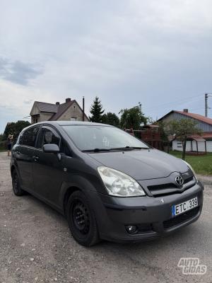 Grey Toyota Corolla Verso 2005 in Vilnius, with an engine capacity of 2.00 L and mileage of 290 thousand km for 1099 €, photo 3 on AUTOMOTO.COM.LV