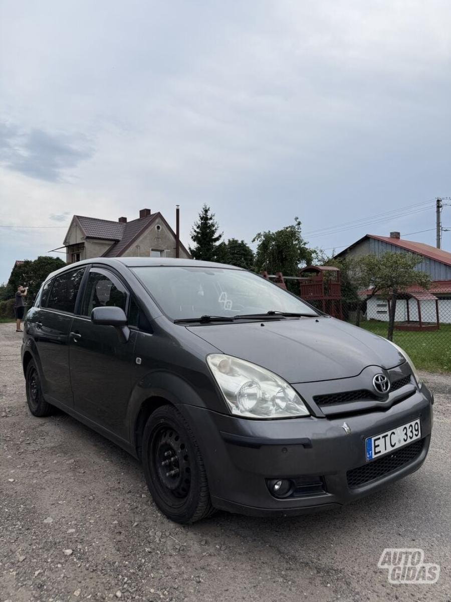 Grey Toyota Corolla Verso 2005 in Vilnius, with an engine capacity of 2.00 L and mileage of 290 thousand km for 1099 €, photo 3 on AUTOMOTO.COM.LV