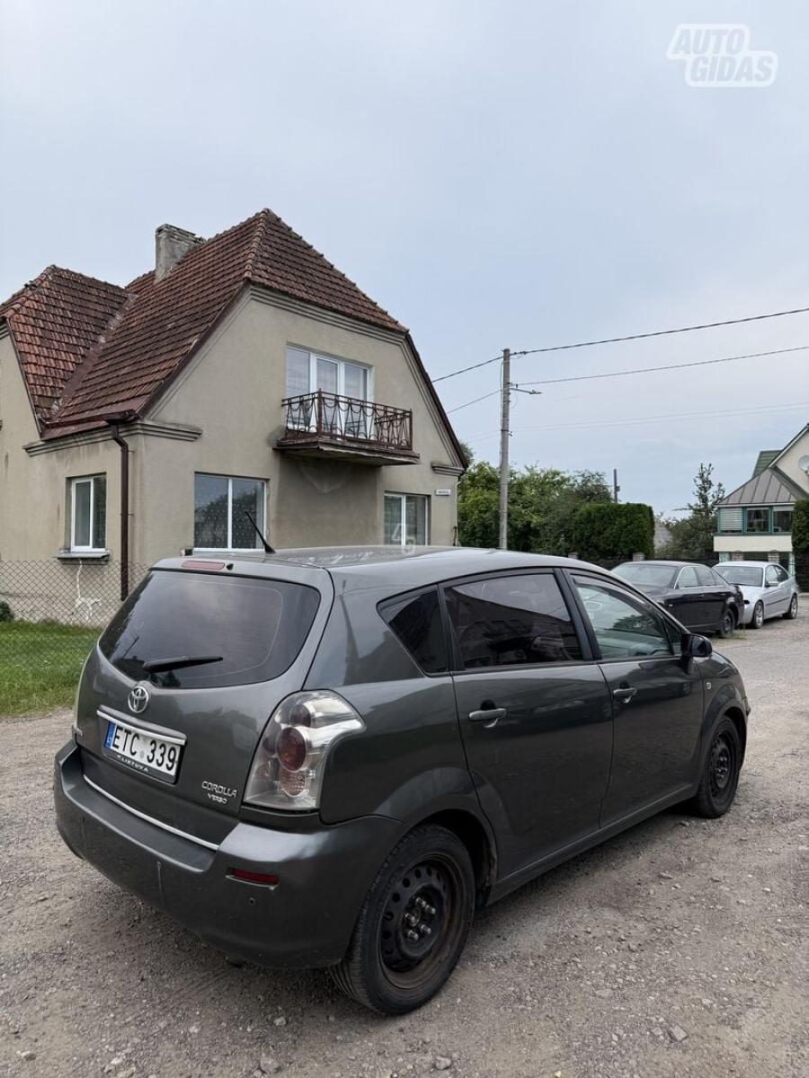 Grey Toyota Corolla Verso 2005 in Vilnius, with an engine capacity of 2.00 L and mileage of 290 thousand km for 1099 €, photo 4 on AUTOMOTO.COM.LV