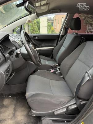 Grey Toyota Corolla Verso 2005 in Vilnius, with an engine capacity of 2.00 L and mileage of 290 thousand km for 1099 €, photo 7 on AUTOMOTO.COM.LV
