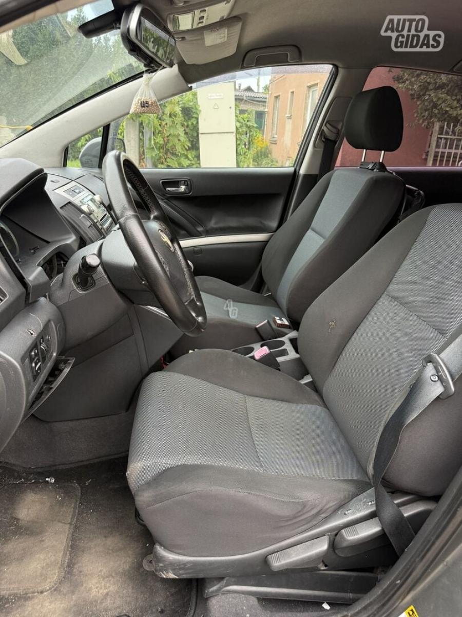 Grey Toyota Corolla Verso 2005 in Vilnius, with an engine capacity of 2.00 L and mileage of 290 thousand km for 1099 €, photo 7 on AUTOMOTO.COM.LV