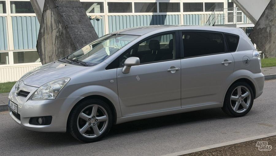 Grey Toyota Corolla Verso 2009 in Vilnius, with an engine capacity of 1.80 L and mileage of 308 thousand km for 3250 €, photo 3 on AUTOMOTO.COM.LV