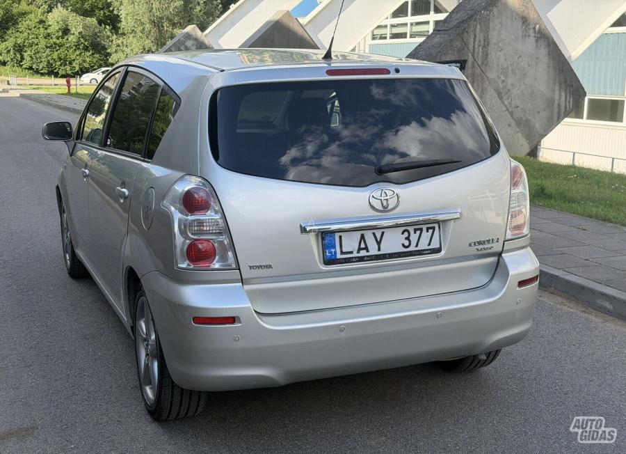 Grey Toyota Corolla Verso 2009 in Vilnius, with an engine capacity of 1.80 L and mileage of 308 thousand km for 3250 €, photo 5 on AUTOMOTO.COM.LV