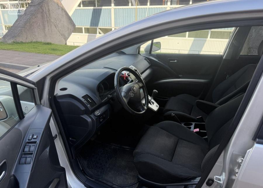 Grey Toyota Corolla Verso 2009 in Vilnius, with an engine capacity of 1.80 L and mileage of 308 thousand km for 3250 €, photo 13 on AUTOMOTO.COM.LV