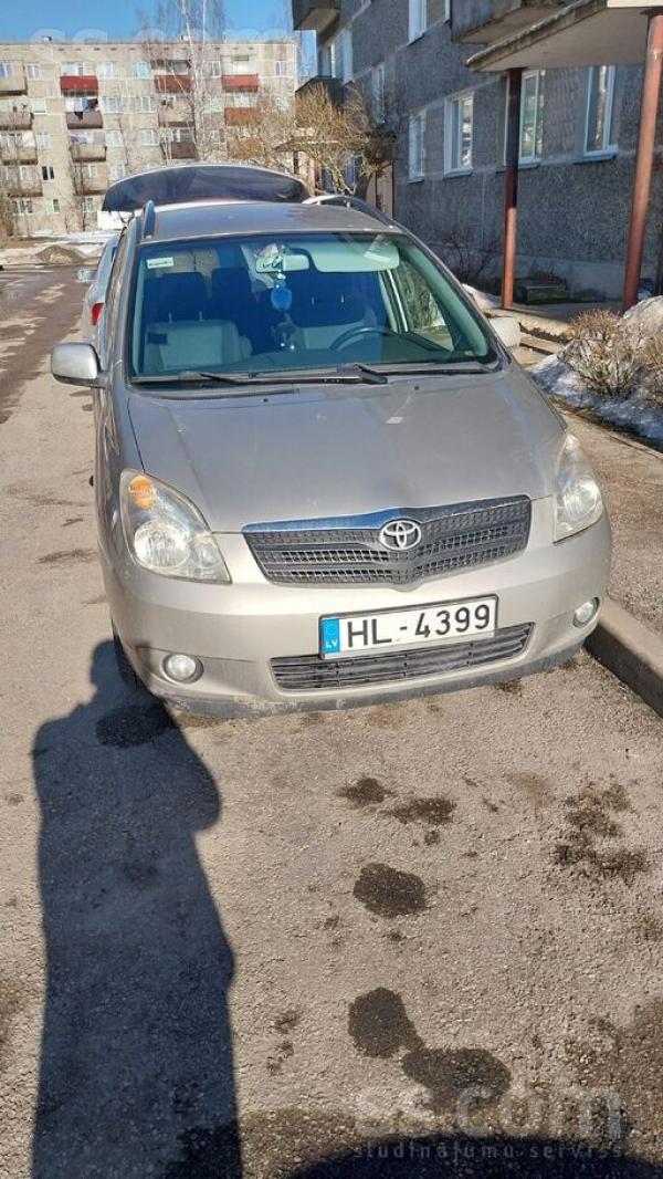 Pelēks Toyota Corolla Verso 2002 Daugavpils, ar dzinēja tilpumu 2.00 L un nobraukumu 279 tūkst. km par 600 €, foto 1 vietnē AUTOMOTO.COM.LV