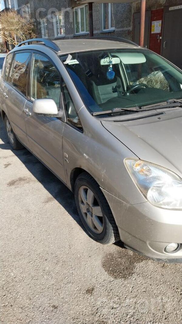 Pelēks Toyota Corolla Verso 2002 Daugavpils, ar dzinēja tilpumu 2.00 L un nobraukumu 279 tūkst. km par 600 €, foto 2 vietnē AUTOMOTO.COM.LV