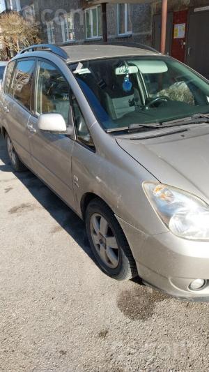 Pelēks Toyota Corolla Verso 2002 Daugavpils, ar dzinēja tilpumu 2.00 L un nobraukumu 279 tūkst. km par 600 €, foto 3 vietnē AUTOMOTO.COM.LV