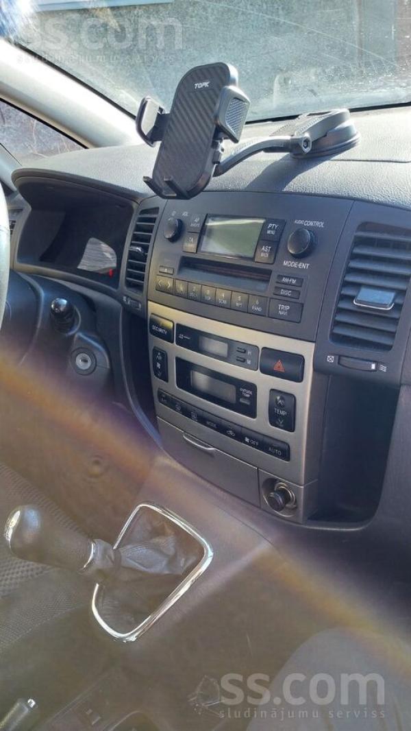 Pelēks Toyota Corolla Verso 2002 Daugavpils, ar dzinēja tilpumu 2.00 L un nobraukumu 279 tūkst. km par 600 €, foto 3 vietnē AUTOMOTO.COM.LV