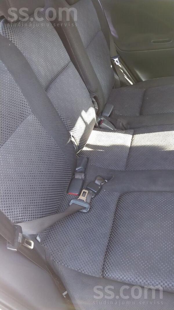 Pelēks Toyota Corolla Verso 2002 Daugavpils, ar dzinēja tilpumu 2.00 L un nobraukumu 279 tūkst. km par 600 €, foto 4 vietnē AUTOMOTO.COM.LV