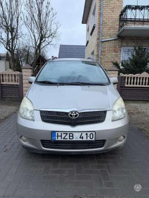 Pelēks Toyota Corolla Verso 2003 Šauļi, ar dzinēja tilpumu 2.00 L un nobraukumu 275 tūkst. km par 1000 €, foto  vietnē AUTOMOTO.COM.LV