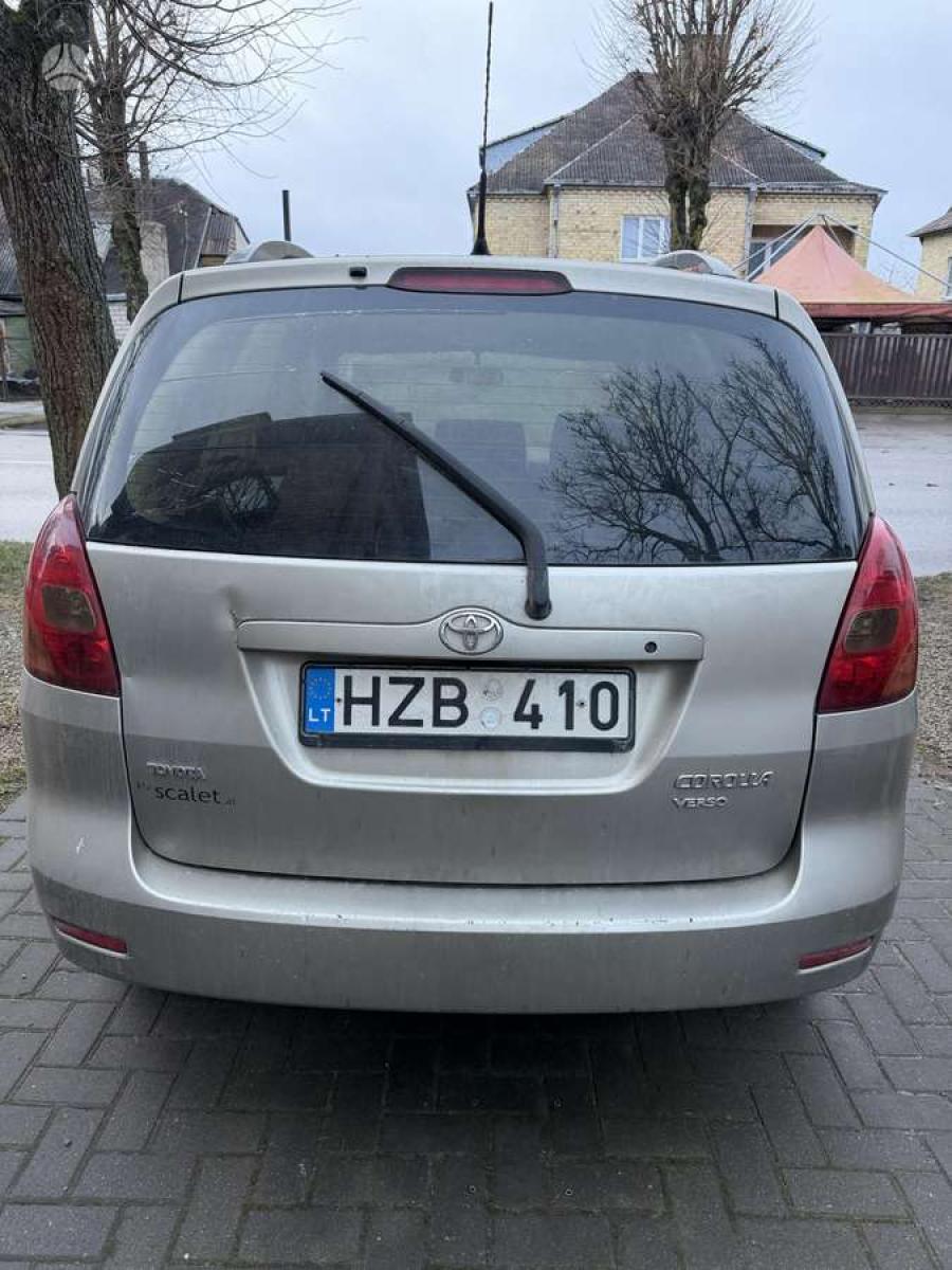 Grey Toyota Corolla Verso 2003 in Siauliai, with an engine capacity of 2.00 L and mileage of 275 thousand km for 1000 €, photo 2 on AUTOMOTO.COM.LV
