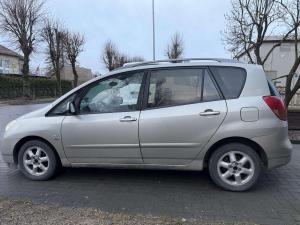 Grey Toyota Corolla Verso 2003 in Siauliai, with an engine capacity of 2.00 L and mileage of 275 thousand km for 1000 €, photo 4 on AUTOMOTO.COM.LV