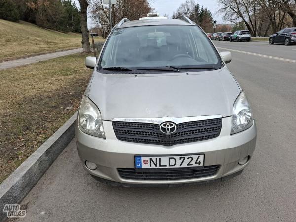 Grey Toyota Corolla Verso 2003 in Vilnius, with an engine capacity of 2.00 L and mileage of 300 thousand km for 599 €, photo 2 on AUTOMOTO.COM.LV