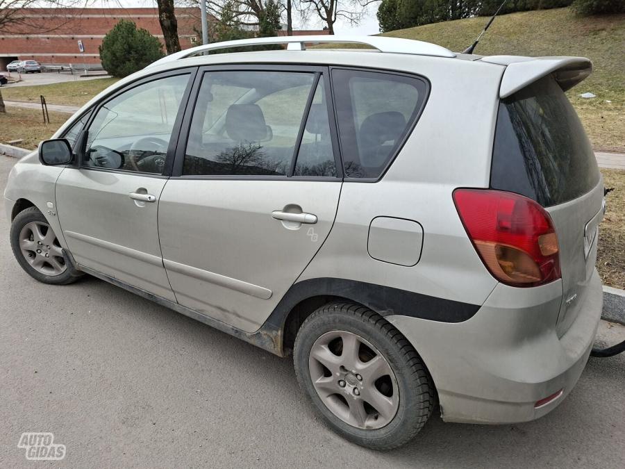 Grey Toyota Corolla Verso 2003 in Vilnius, with an engine capacity of 2.00 L and mileage of 300 thousand km for 599 €, photo 3 on AUTOMOTO.COM.LV