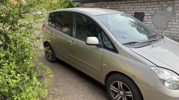 Grey Toyota Corolla Verso 2003 in Vilnius, with an engine capacity of 1.60 L and mileage of 177 thousand km for 800 €, photo 4 on AUTOMOTO.COM.LV