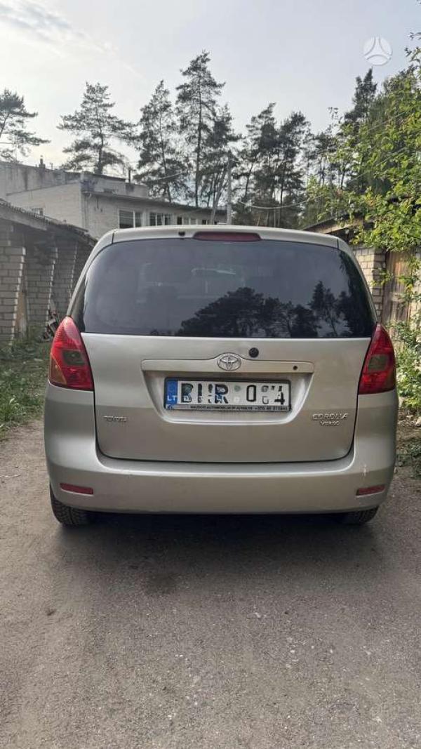 Grey Toyota Corolla Verso 2003 in Vilnius, with an engine capacity of 1.60 L and mileage of 177 thousand km for 800 €, photo 5 on AUTOMOTO.COM.LV