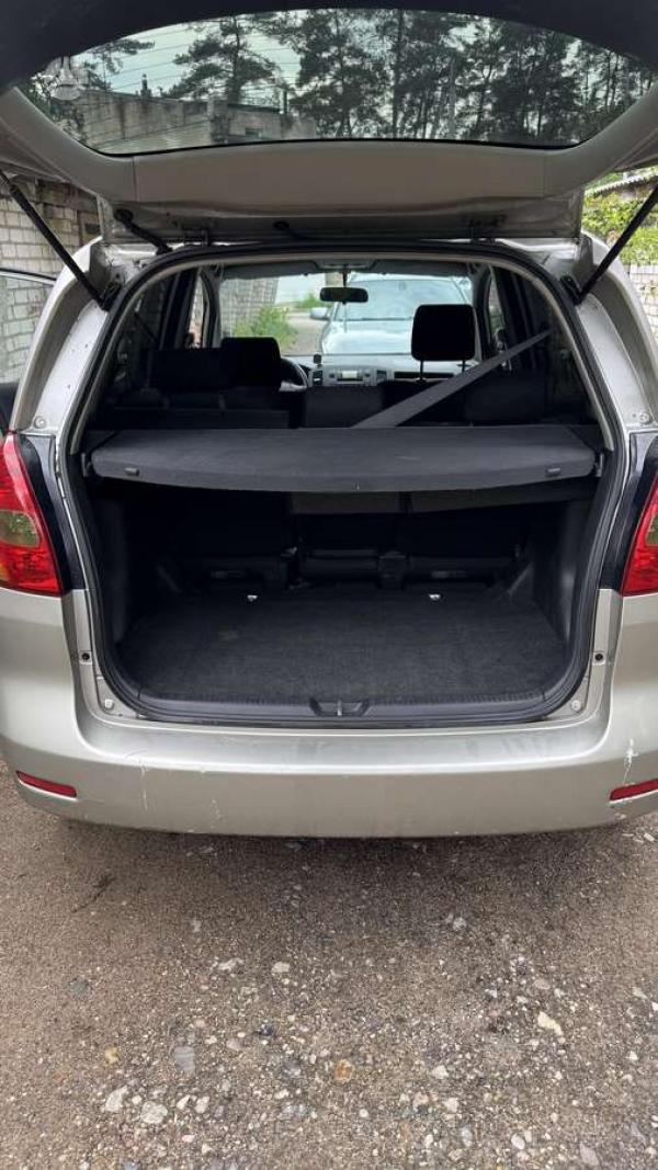 Grey Toyota Corolla Verso 2003 in Vilnius, with an engine capacity of 1.60 L and mileage of 177 thousand km for 800 €, photo 8 on AUTOMOTO.COM.LV