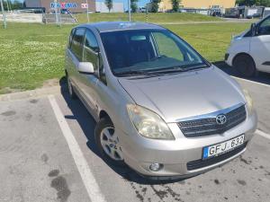 Grey Toyota Corolla Verso 2003 in Vilnius, with an engine capacity of 2.00 L and mileage of 299 thousand km for 500 €, photo 3 on AUTOMOTO.COM.LV