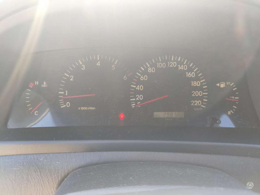 Grey Toyota Corolla Verso 2003 in Vilnius, with an engine capacity of 2.00 L and mileage of 299 thousand km for 500 €, photo 6 on AUTOMOTO.COM.LV