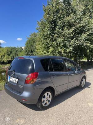 Grey Toyota Corolla Verso 2003 in Kaunas, with an engine capacity of 2.00 L and mileage of 376 thousand km for 880 €, photo 3 on AUTOMOTO.COM.LV
